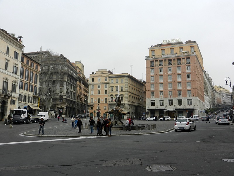 Piazza Barberini, Rome with Triton fountain and traffic