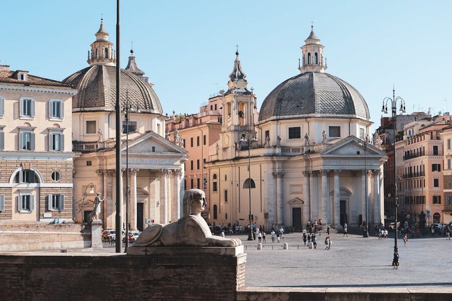 Piazza del Popolo in Rome at the start of a day trip
