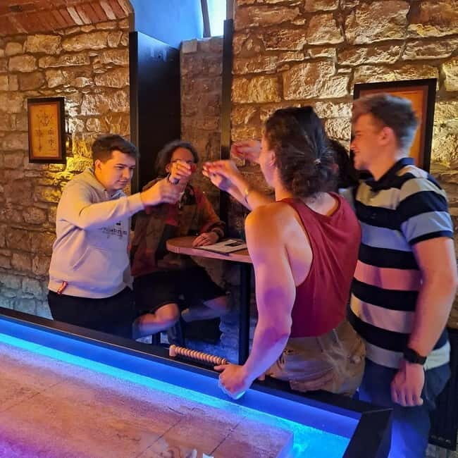 Ping pong or shuffleboard for up to 6 players - What You Can Expect