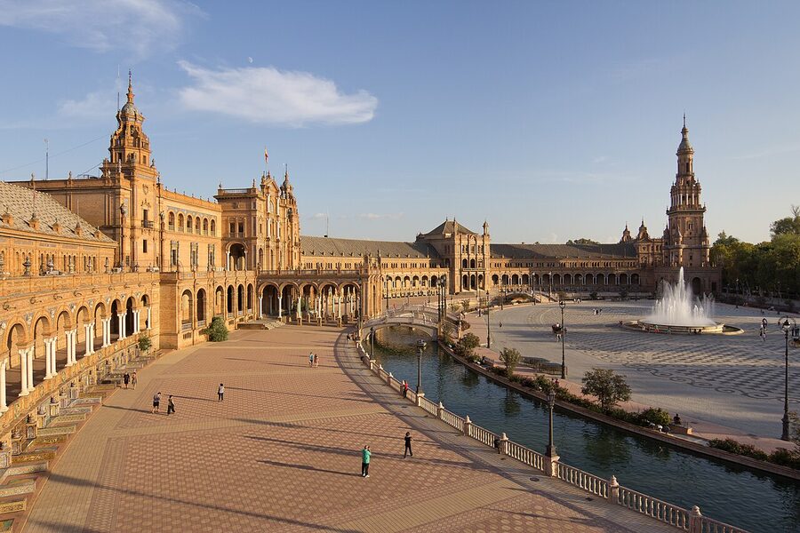 Plaza de España Sevilla showing the curve of the building
