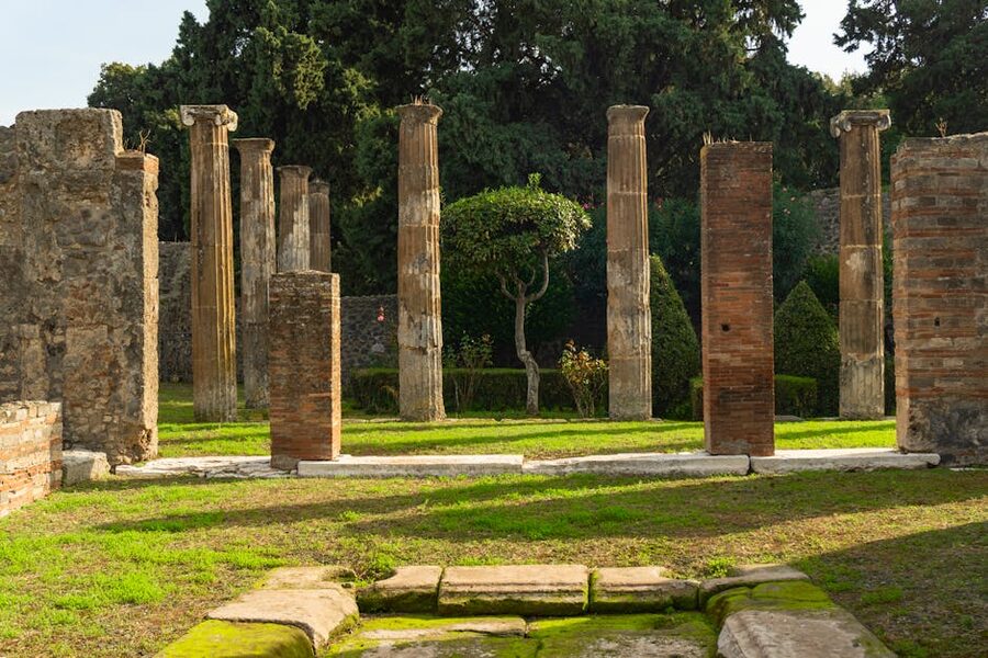 Pompeii columns with garden and greenery