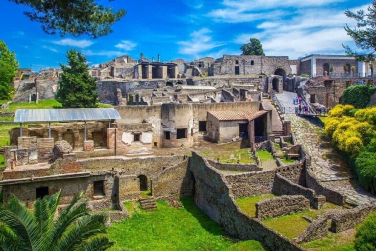 Pompeii: Semi-private tour with an Archeologist Guide - Why Choose a Semi-Private Tour?