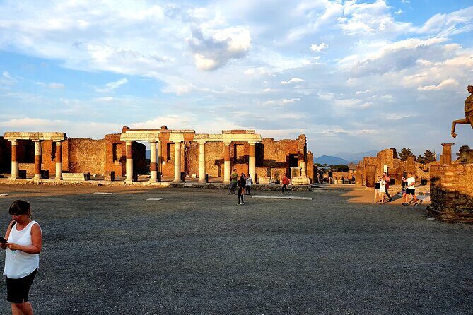 Pompeii tour at sunset time - A visit away from the crowds - What the Tour Includes and What It Doesn’t