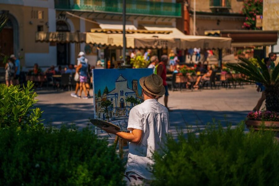 Street artist painting in Ravello town center