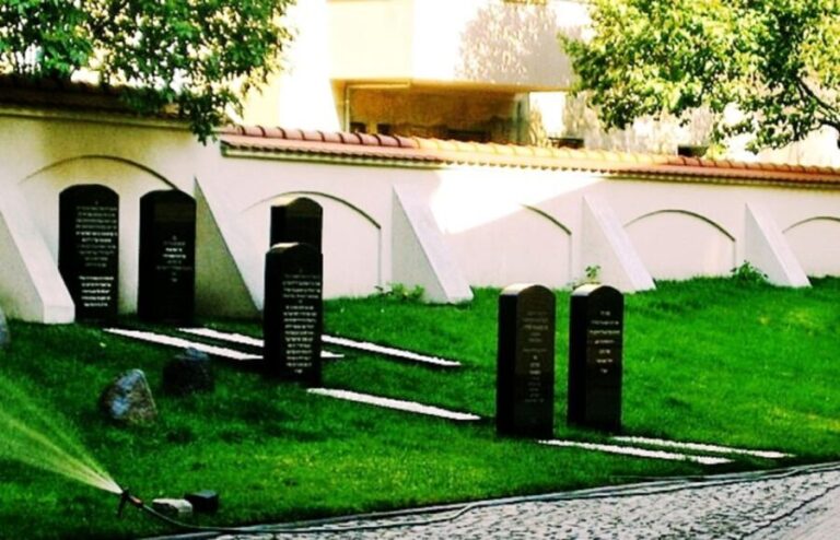 Poznan: Private Jewish Heritage Tour - Why the Guides Make the Difference