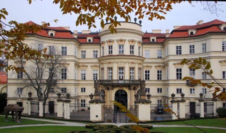 Prague: Highlights Walking Tour to the German embassy 1989 - Who Will Love This Tour?