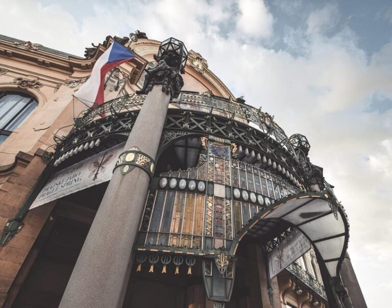 Prague: Old Town and Jewish Quarter Guided Walking Tour - Who Should Consider This Tour?