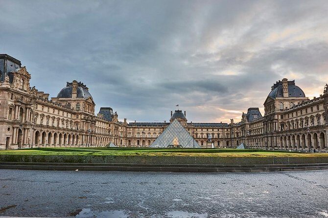 Private 3-hour tour in Louvre Museum with official tour guide - The Itinerary: What Will You See?