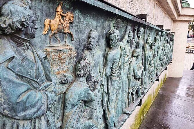 Private audio book city rally around Cologne Cathedral and the Old Town - Who Should Consider This Tour?