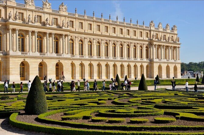 Private Full Day Paris trip including Louvre and Versailles with Pickup - Who Should Consider This Tour?