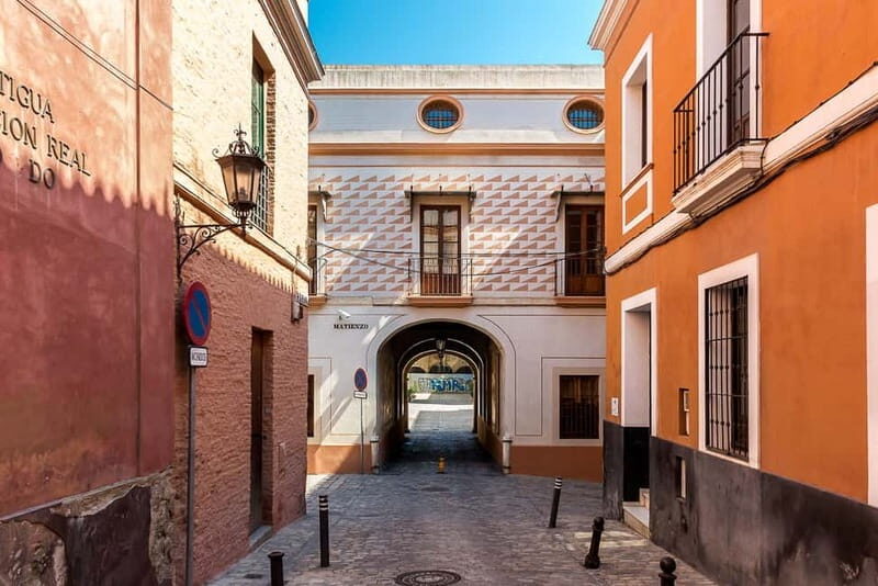 Private Guided Tour of Complete Seville and Jewish Quarter - Detailed Breakdown of the Experience