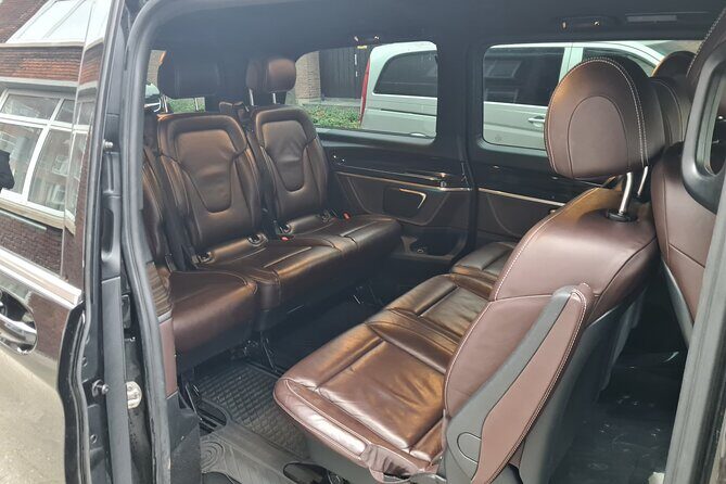 Private Minivan Transfer from Rotterdam - The Pickup Experience: Flexibility and Ease