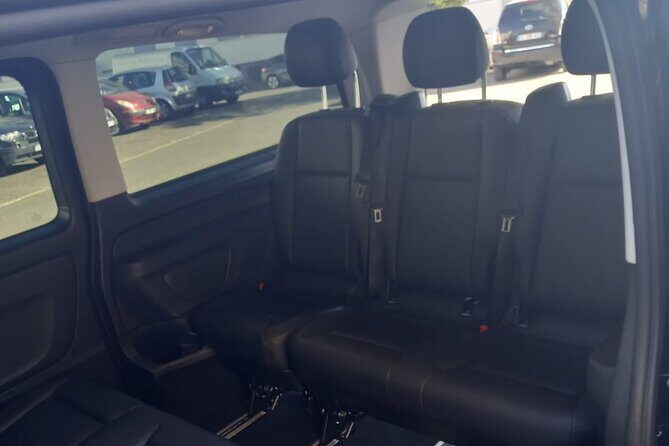 Private round trip transfer from/to PARIS  DISNEYLAND - The Experience at Disneyland or Paris