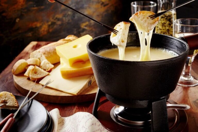 Private Swiss Cheese & Chocolate Tasting Trip in Gruyeres - What Past Travelers Say