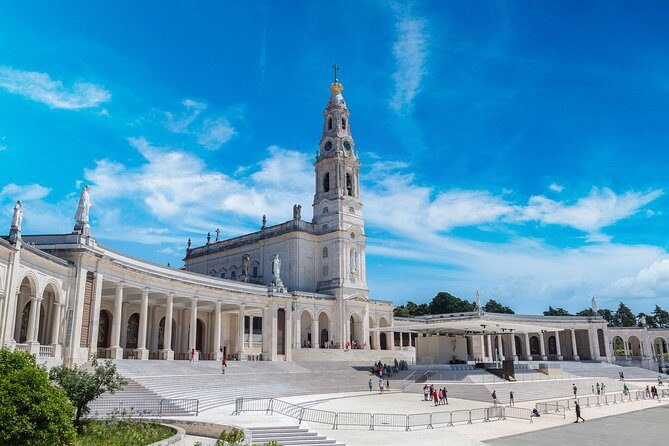 Private Tour Fátima, Batalha, Nazaré E Óbidos - The Religious Heart: Fátima’s Basilicas and Chapel