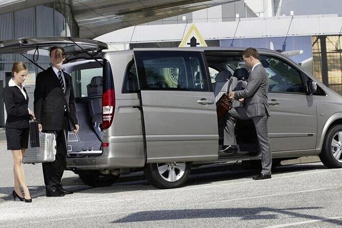 Private Transfer from Istanbul Hotels to Istanbul Airport (IST) - Booking and Meeting Your Driver