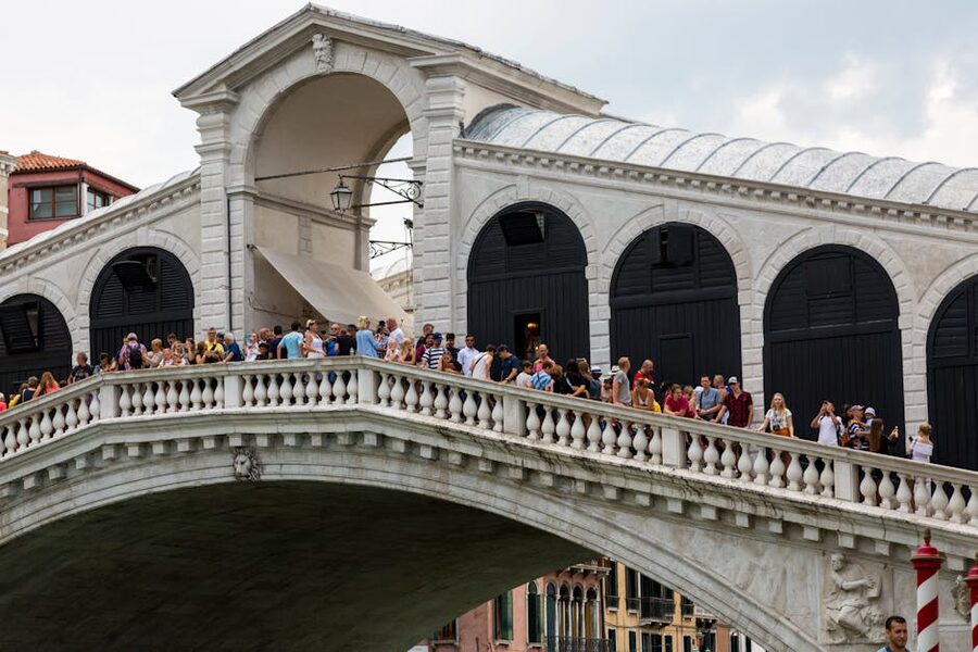 Tourists crowded on top of the Rialto Bridge in Venice