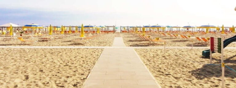 Riccione: 71 Beach with umbrella, sunbed & aperitif - The Experience and Atmosphere