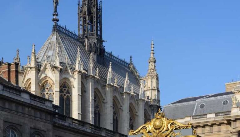 Sainte Chapelle & Conciergerie Private Guided Tour - The Conciergerie: From Royal Fortress to Revolutionary Hub