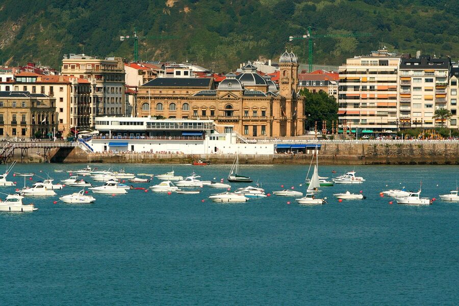 Sailboats and small boats in San Sebastián harbour
