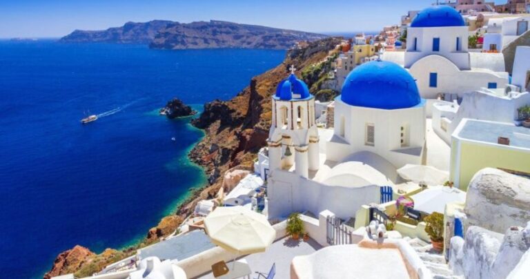 Santorini: Highlights prive tour & wine tasting-local guide - Why Travelers Love This Tour