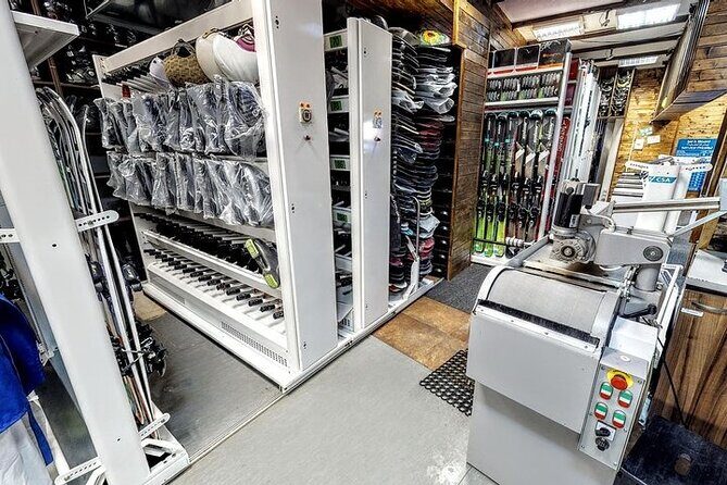 Ski and Snowboard equipment rental in Bansko - Meeting Point and Logistics