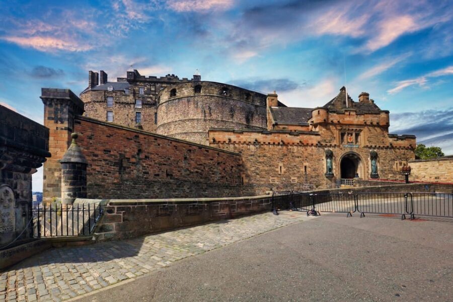 Skip-the-line Edinburgh Castle with Old Town Walking Tour - Deep Dive into the Itinerary