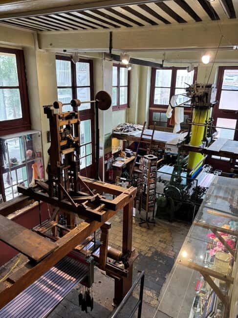Soierie Vivante's weaving workshops : tours and demos - Why This Tour Works for Different Travelers
