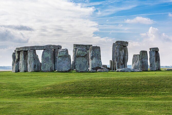Southampton to London via Attraction of your choice (Stonehenge, Windsor etc) - Itinerary Breakdown: What to Expect