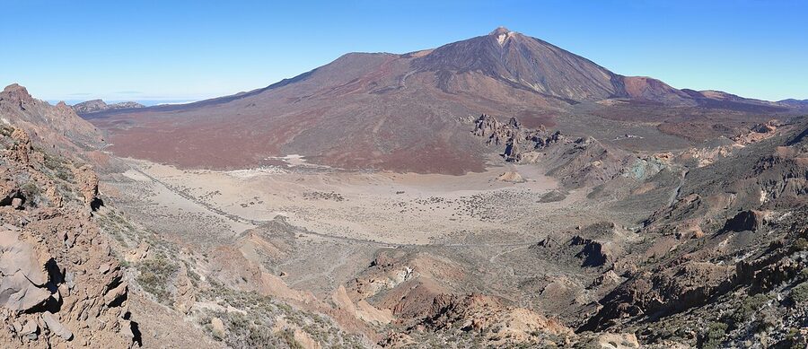 Pico del Teide rising above Las Cañadas caldera