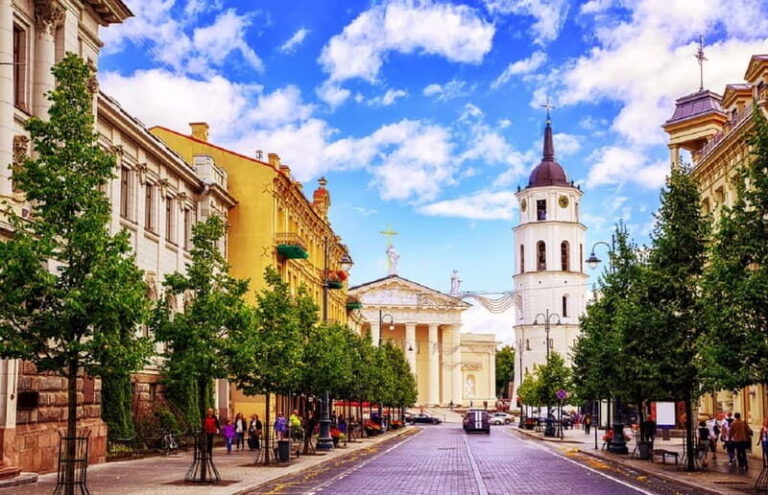 The Majestic and Royal Vilnius Private Walking Tour - The Itinerary in Detail