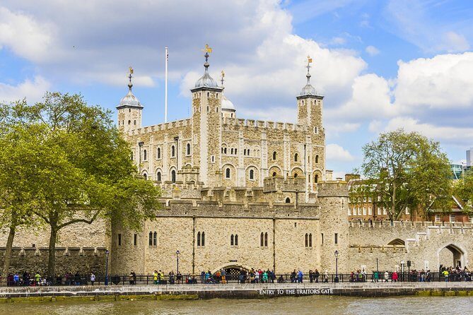 Tower of London and Crown Jewels Exhibition Ticket - Who Will Love This Tour?