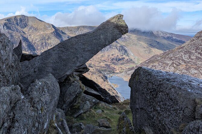 Tryfan North Ridge : A Guided Scramble in North Wales - An Authentic Mountain Challenge in Snowdonia