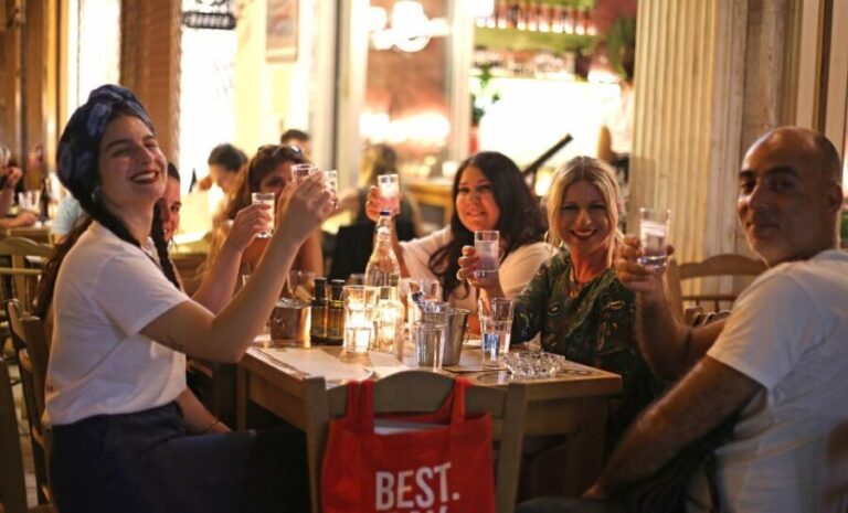 Twilight Athens Tour inc. rooftops, tastings & 3 drinks - An In-Depth Look at the Experience