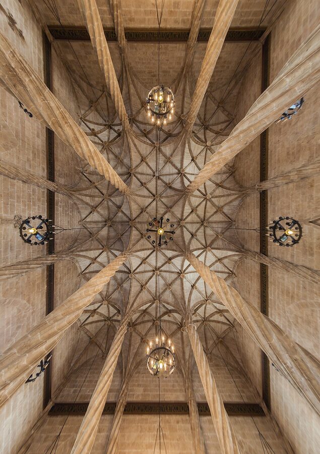 Lonja de la Seda Valencia twisted spiral columns