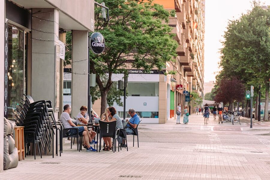 People dining outdoors at Valencia cafe