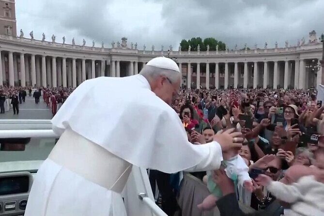 vatican :Papal Audience & St. Peters tour - Stop 3: St. Peter’s Basilica – Artistic and Religious Marvels