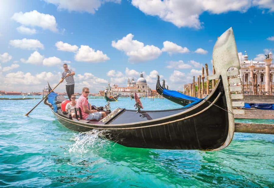Venice: 30 minutes Enchanting Gondola Ride - What You Can Expect From the Experience