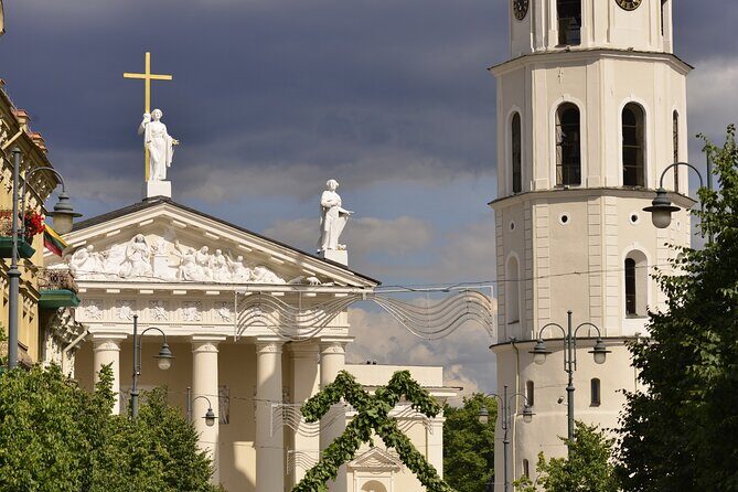 Vilnius Scavenger Hunt and Highlights Self Guided Audio Tour - Why This Tour Works Well for Different Travelers
