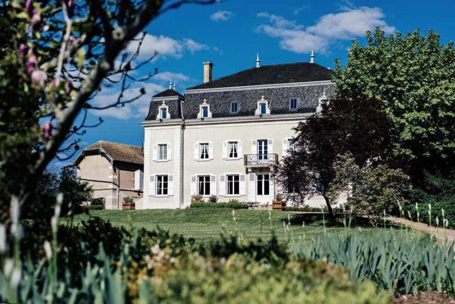 Visit : From Château des Thorins to Château du Moulin-à-Vent - What Makes This Tour Stand Out?