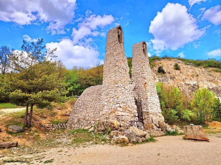 Walk to recent and aged spiritual sanctuaries near Budapest - Who Is This Tour Best Suited For?