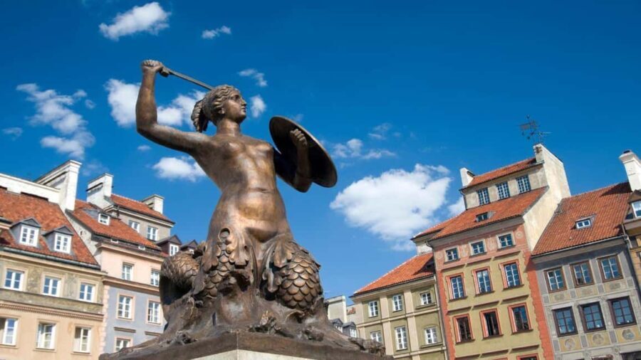 Warsaw: City Game  Discovering Famous Polish Heroes - Who Would Benefit Most?