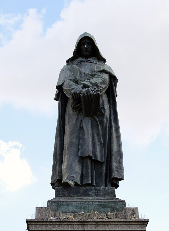 Bronze statue of Giordano Bruno on its plinth in Campo de' Fiori