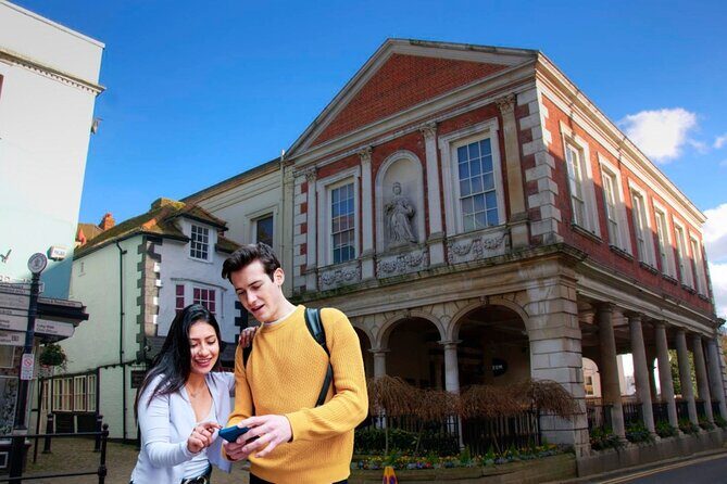 Windsor: Self Guided Walking Tour & Interactive Treasure Hunt - The Experience in Detail