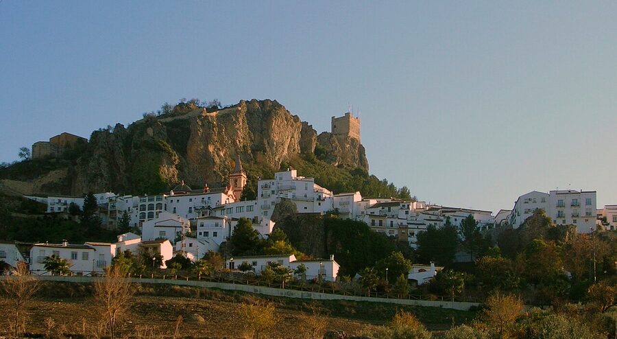 Zahara de la Sierra hilltop village above lake
